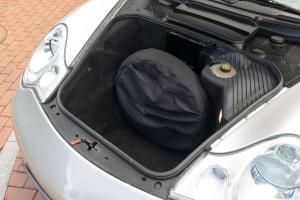 Pelēks Porsche 911 2003 Viļņa, ar dzinēja tilpumu 3.60 L un nobraukumu 45 tūkst. km par 32999 €, foto 27 vietnē AUTOMOTO.COM.LV