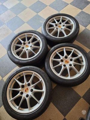 Pelēks Porsche 911 2003 Viļņa, ar dzinēja tilpumu 3.60 L un nobraukumu 45 tūkst. km par 32999 €, foto 28 vietnē AUTOMOTO.COM.LV