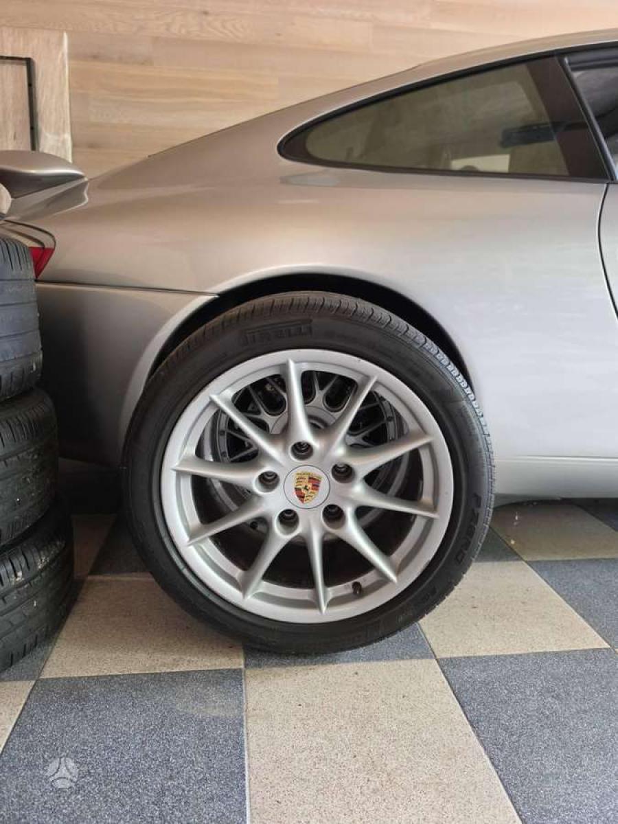 Pelēks Porsche 911 2003 Viļņa, ar dzinēja tilpumu 3.60 L un nobraukumu 45 tūkst. km par 32999 €, foto 29 vietnē AUTOMOTO.COM.LV