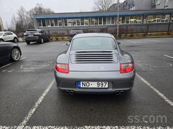 Grey Porsche 911 2005 in Riga, with an engine capacity of 3.80 L and mileage of 153 thousand km for 44900 €, photo 6 on AUTOMOTO.COM.LV
