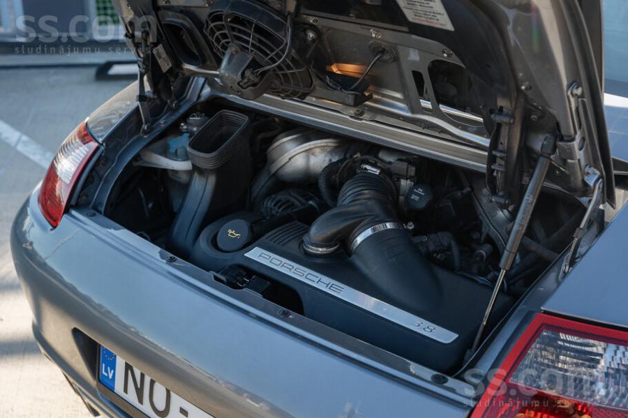 Pelēks Porsche 911 2005 Rīga, ar dzinēja tilpumu 3.80 L un nobraukumu 154 tūkst. km par 44997 €, foto 14 vietnē AUTOMOTO.COM.LV