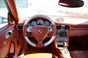 Pelēks Porsche 911 2008 Tallina, ar dzinēja tilpumu 3.60 L un nobraukumu 152 tūkst. km par 62900 €, foto 22 vietnē AUTOMOTO.COM.LV