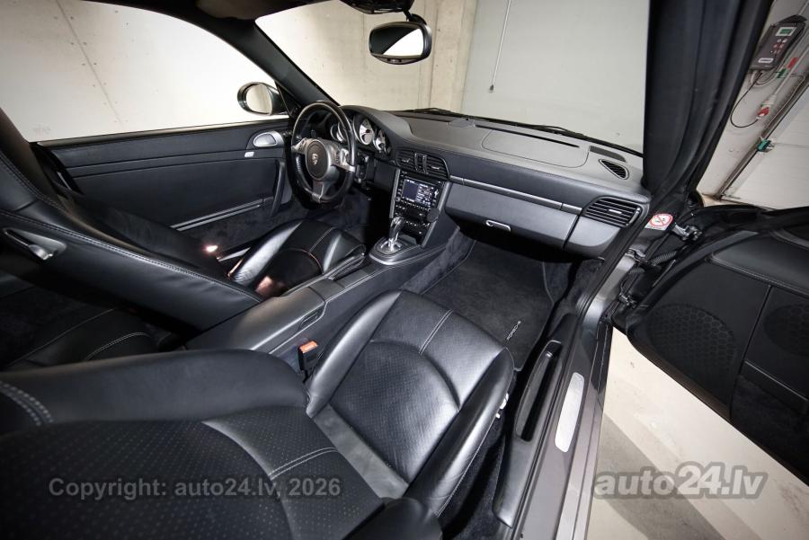 Grey Porsche 911 2009 in Tallinn, with an engine capacity of 3.60 L and mileage of 133 thousand km for 64990 €, photo 11 on AUTOMOTO.COM.LV
