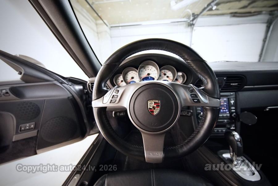 Grey Porsche 911 2009 in Tallinn, with an engine capacity of 3.60 L and mileage of 133 thousand km for 64990 €, photo 15 on AUTOMOTO.COM.LV