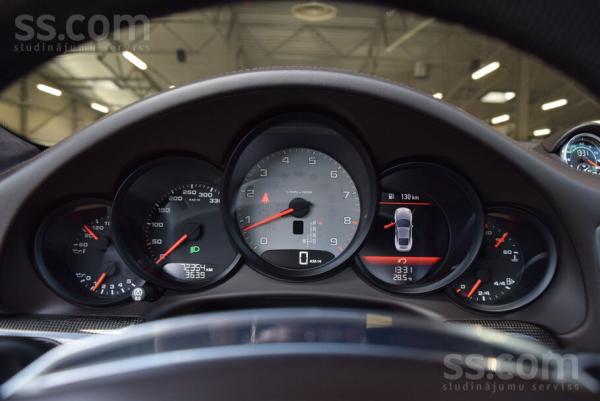 Grey Porsche 911 2013 in Riga, with an engine capacity of 3.80 L and mileage of 72 thousand km for 95000 €, photo 8 on AUTOMOTO.COM.LV