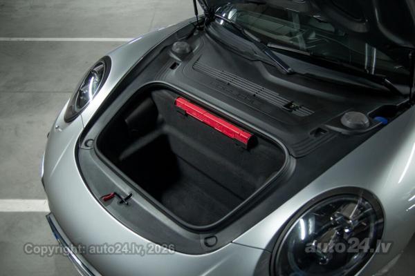 Grey Porsche 911 2016 in Tallinn, with an engine capacity of 3.80 L and mileage of 97 thousand km for 139000 €, photo 11 on AUTOMOTO.COM.LV