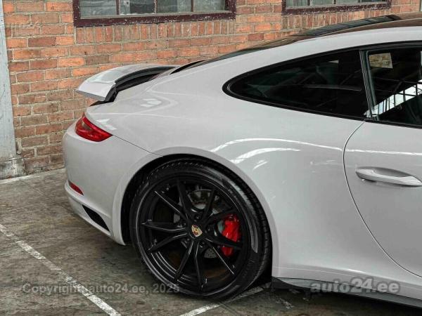Grey Porsche 911 2017 in Tallinn, with an engine capacity of 3.00 L and mileage of 156 thousand km for 89000 €, photo 11 on AUTOMOTO.COM.LV
