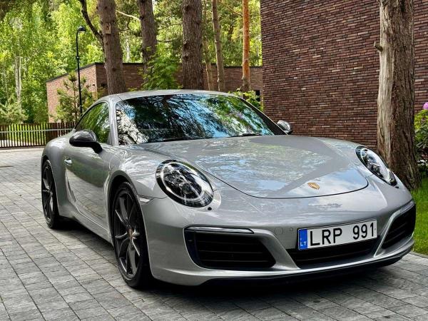 Grey Porsche 911 2017 in Palanga, with an engine capacity of 2.98 L and mileage of 103 thousand km for 66900 €, photo 3 on AUTOMOTO.COM.LV