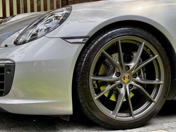 Grey Porsche 911 2017 in Palanga, with an engine capacity of 2.98 L and mileage of 103 thousand km for 66900 €, photo 6 on AUTOMOTO.COM.LV
