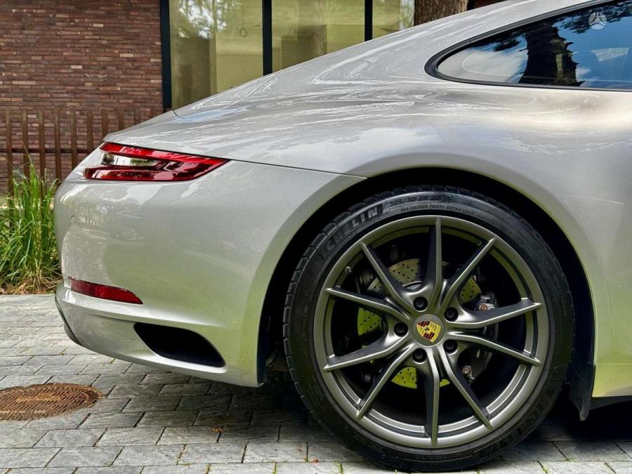 Grey Porsche 911 2017 in Palanga, with an engine capacity of 2.98 L and mileage of 103 thousand km for 66900 €, photo 9 on AUTOMOTO.COM.LV
