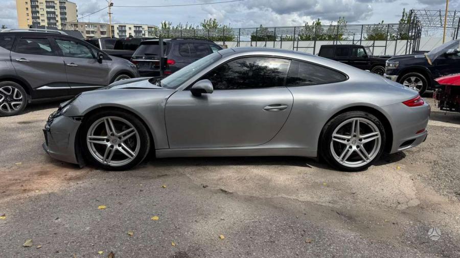 Grey Porsche 911 2019 in Ukmerge, with an engine capacity of 3.00 L and mileage of 28 thousand km for 57990 €, photo 9 on AUTOMOTO.COM.LV