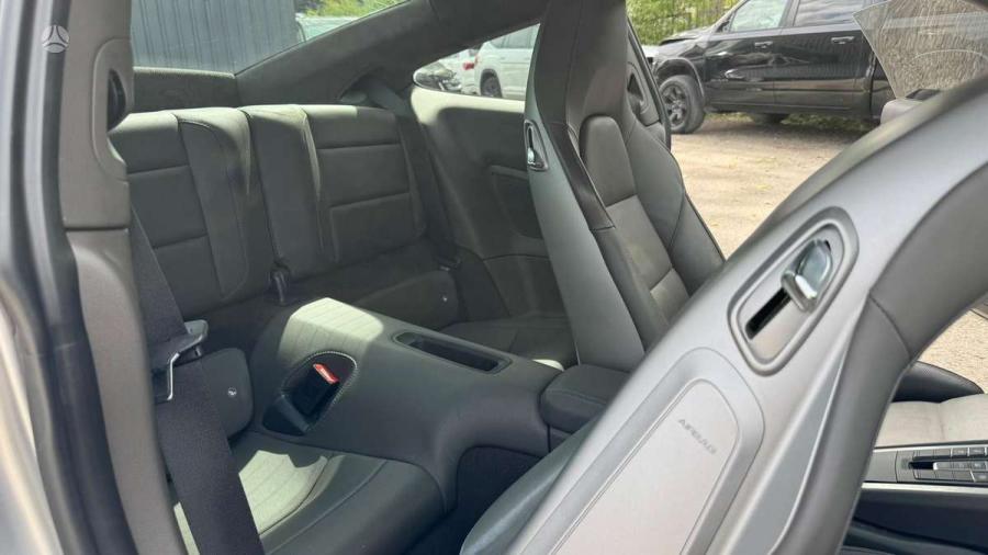 Grey Porsche 911 2019 in Ukmerge, with an engine capacity of 3.00 L and mileage of 28 thousand km for 57990 €, photo 19 on AUTOMOTO.COM.LV