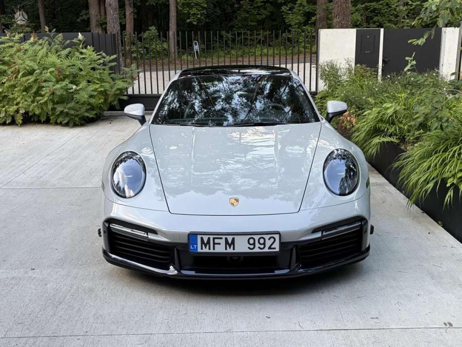 Grey Porsche 911 2020 in Vilnius, with an engine capacity of 2.98 L and mileage of 34 thousand km for 99992 €, photo 1 on AUTOMOTO.COM.LV