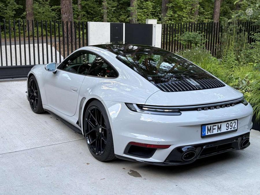 Grey Porsche 911 2020 in Vilnius, with an engine capacity of 2.98 L and mileage of 34 thousand km for 99992 €, photo 4 on AUTOMOTO.COM.LV