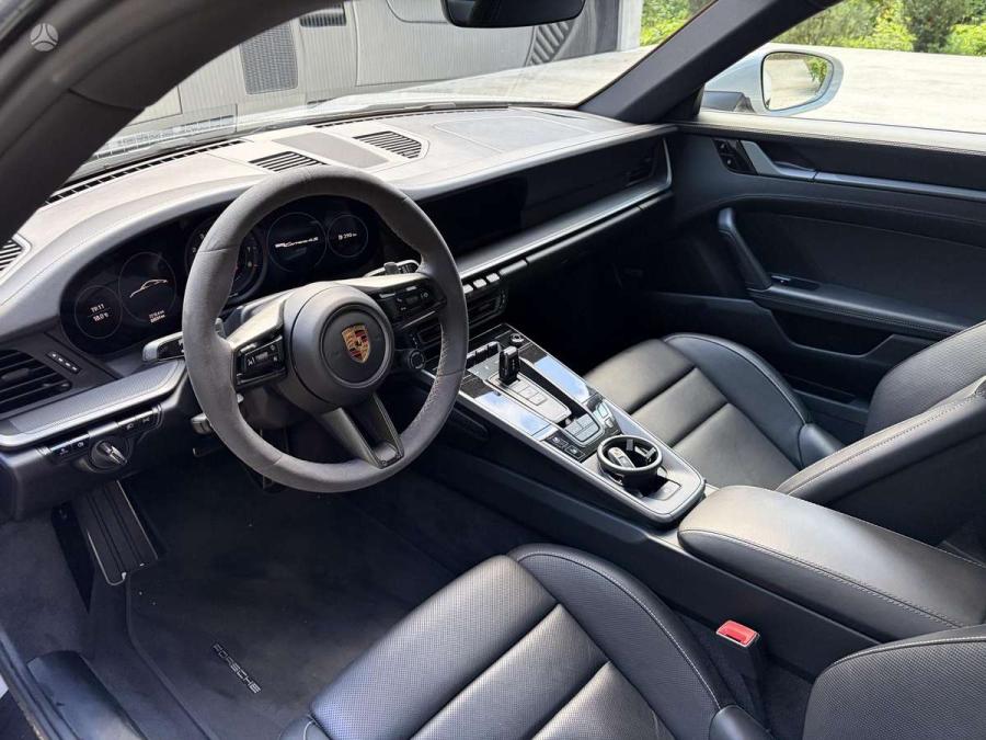 Grey Porsche 911 2020 in Vilnius, with an engine capacity of 2.98 L and mileage of 34 thousand km for 99992 €, photo 10 on AUTOMOTO.COM.LV