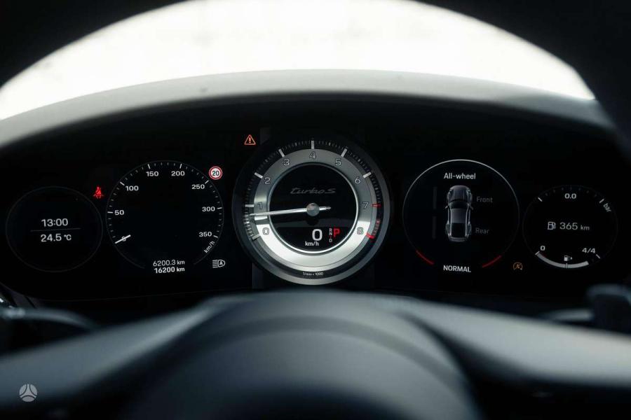 Серый Порше 911 2021 в Вильнюс, объемом двигателя 3.75 л и пробегом 16 тыс. км за 208000 €, фото 17 на AUTOMOTO.COM.LV