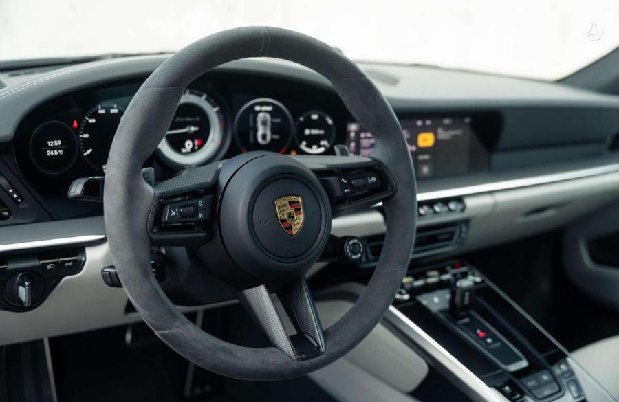 Серый Порше 911 2021 в Вильнюс, объемом двигателя 3.75 л и пробегом 16 тыс. км за 208000 €, фото 23 на AUTOMOTO.COM.LV