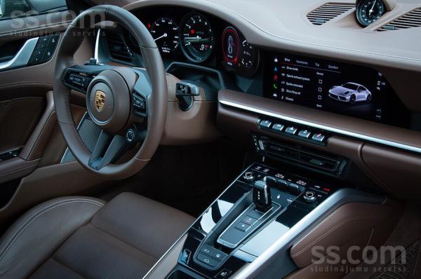 Серый Порше 911 2022 в Рига, объемом двигателя 3.00 л и пробегом 9 тыс. км за 149000 €, фото 7 на AUTOMOTO.COM.LV