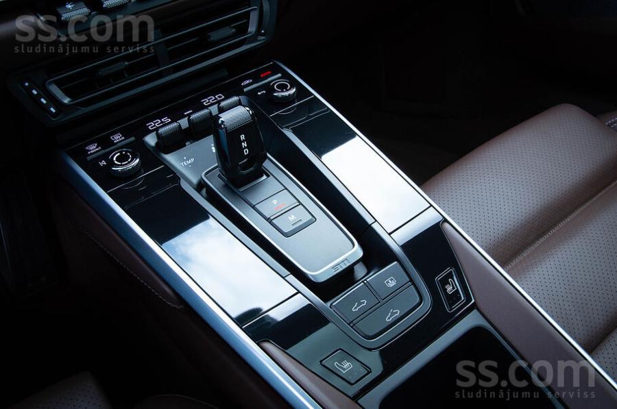 Pelēks Porsche 911 2022 Rīga, ar dzinēja tilpumu 3.00 L un nobraukumu 9 tūkst. km par 149000 €, foto 21 vietnē AUTOMOTO.COM.LV