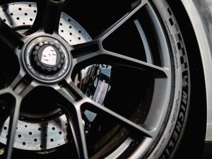 Pelēks Porsche 911 2022 Kauņa, ar dzinēja tilpumu 4.00 L un nobraukumu 15 tūkst. km par 160450 €, foto 15 vietnē AUTOMOTO.COM.LV
