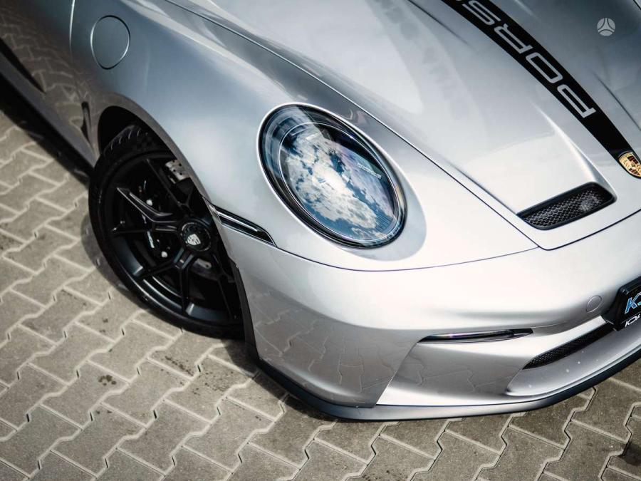 Pelēks Porsche 911 2022 Kauņa, ar dzinēja tilpumu 4.00 L un nobraukumu 15 tūkst. km par 160450 €, foto 18 vietnē AUTOMOTO.COM.LV