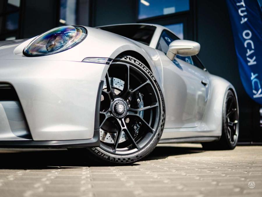 Pelēks Porsche 911 2022 Kauņa, ar dzinēja tilpumu 4.00 L un nobraukumu 15 tūkst. km par 160450 €, foto 22 vietnē AUTOMOTO.COM.LV