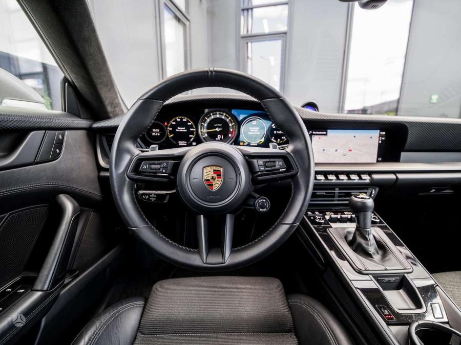 Pelēks Porsche 911 2022 Kauņa, ar dzinēja tilpumu 4.00 L un nobraukumu 15 tūkst. km par 160450 €, foto 24 vietnē AUTOMOTO.COM.LV
