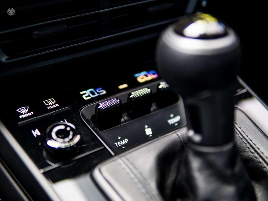 Pelēks Porsche 911 2022 Kauņa, ar dzinēja tilpumu 4.00 L un nobraukumu 15 tūkst. km par 160450 €, foto 29 vietnē AUTOMOTO.COM.LV