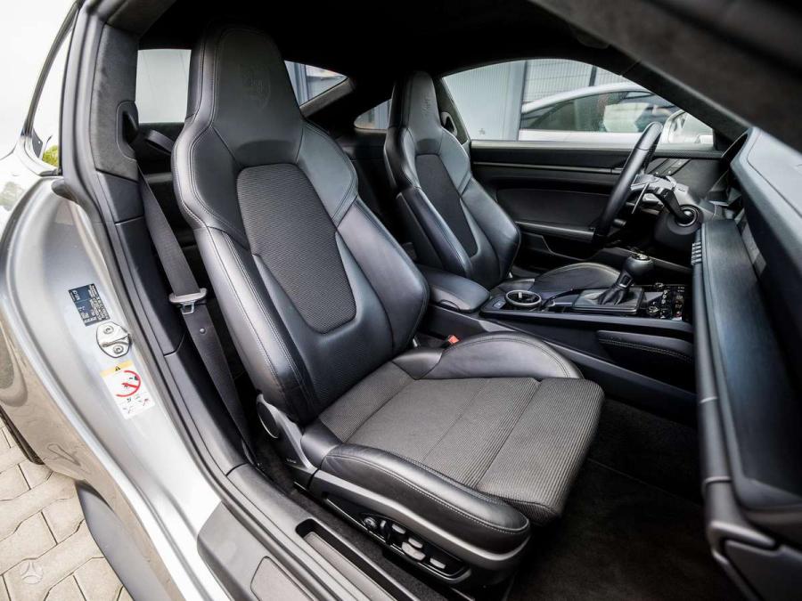 Pelēks Porsche 911 2022 Kauņa, ar dzinēja tilpumu 4.00 L un nobraukumu 15 tūkst. km par 160450 €, foto 40 vietnē AUTOMOTO.COM.LV