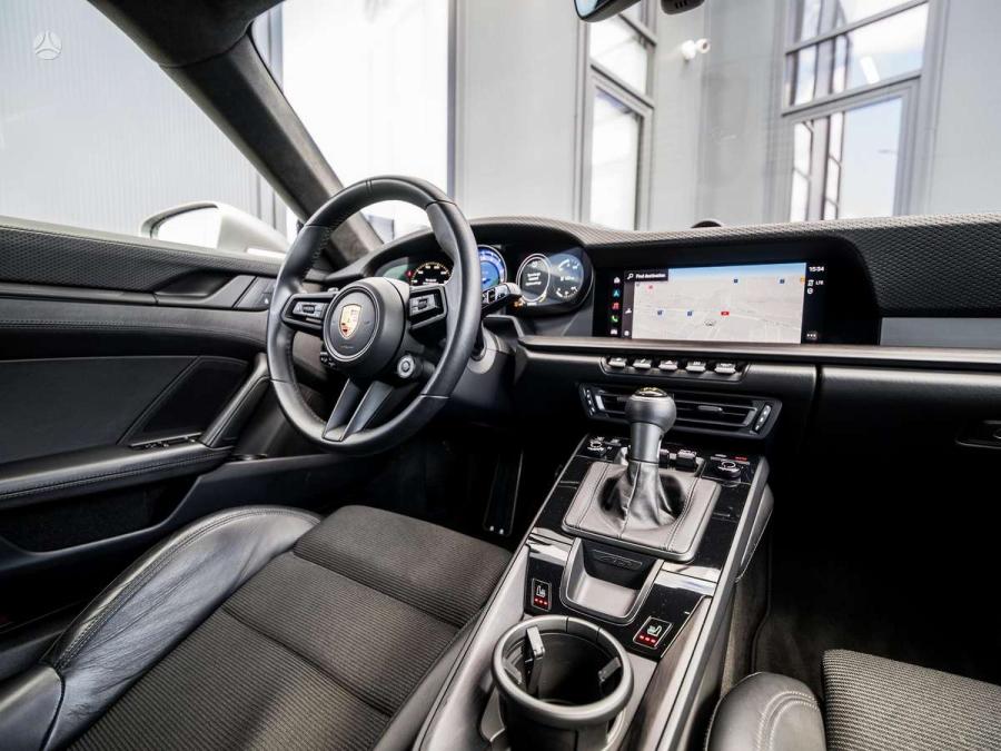 Pelēks Porsche 911 2022 Kauņa, ar dzinēja tilpumu 4.00 L un nobraukumu 15 tūkst. km par 160450 €, foto 41 vietnē AUTOMOTO.COM.LV