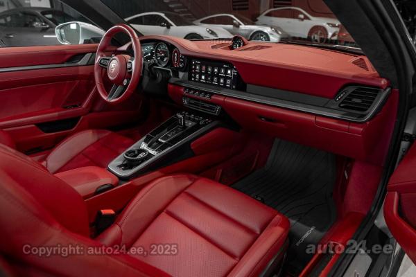 Grey Porsche 911 2023 in Riga, with an engine capacity of 3.00 L and mileage of 17 thousand km for 120900 €, photo 11 on AUTOMOTO.COM.LV