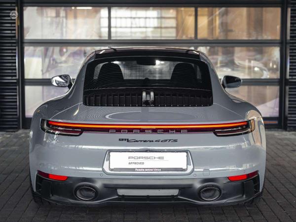 Pelēks Porsche 911 2023 Viļņa, ar dzinēja tilpumu 2.98 L un nobraukumu 23 tūkst. km par 159911 €, foto 4 vietnē AUTOMOTO.COM.LV