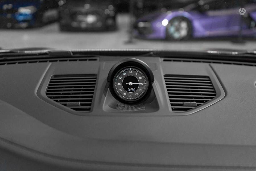 Серый Порше 911 2023 в Рига, объемом двигателя 3.75 л и пробегом 6 тыс. км за 248050 €, фото 24 на AUTOMOTO.COM.LV