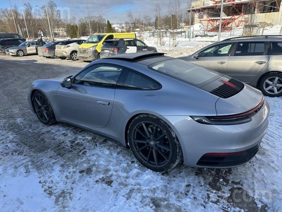 Grey Porsche 911 2024 in Riga, with an engine capacity of 3.00 L and mileage of 15 thousand km for 119000 €, photo 4 on AUTOMOTO.COM.LV