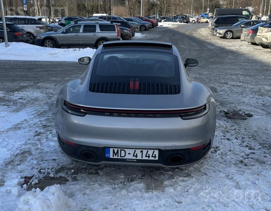 Grey Porsche 911 2024 in Riga, with an engine capacity of 3.00 L and mileage of 15 thousand km for 119000 €, photo 5 on AUTOMOTO.COM.LV