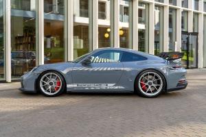 Grey Porsche 911 2024 in Vilnius, with an engine capacity of 4.00 L and mileage of 18 thousand km for 204900 €, photo 3 on AUTOMOTO.COM.LV