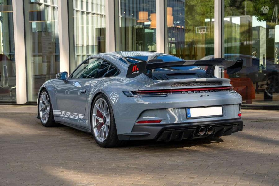 Grey Porsche 911 2024 in Vilnius, with an engine capacity of 4.00 L and mileage of 18 thousand km for 204900 €, photo 4 on AUTOMOTO.COM.LV