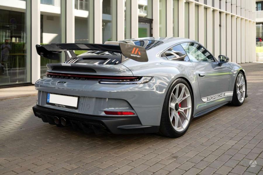 Grey Porsche 911 2024 in Vilnius, with an engine capacity of 4.00 L and mileage of 18 thousand km for 204900 €, photo 6 on AUTOMOTO.COM.LV