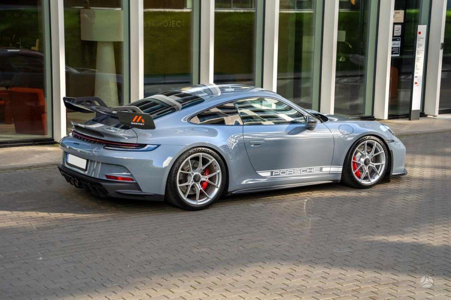 Grey Porsche 911 2024 in Vilnius, with an engine capacity of 4.00 L and mileage of 18 thousand km for 204900 €, photo 7 on AUTOMOTO.COM.LV