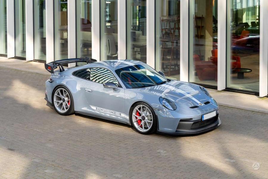 Grey Porsche 911 2024 in Vilnius, with an engine capacity of 4.00 L and mileage of 18 thousand km for 204900 €, photo 8 on AUTOMOTO.COM.LV