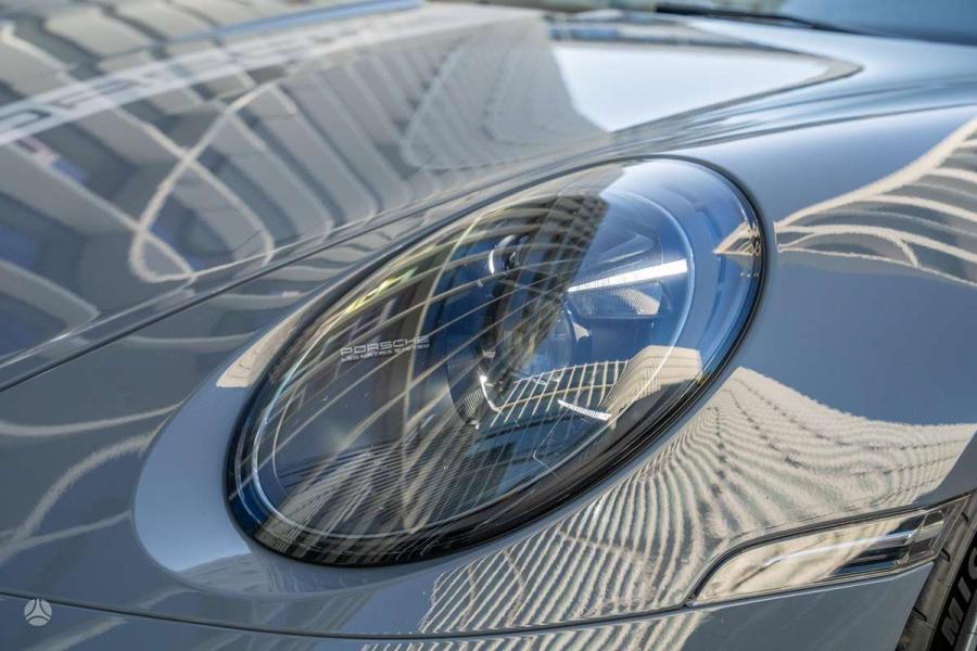 Grey Porsche 911 2024 in Vilnius, with an engine capacity of 4.00 L and mileage of 18 thousand km for 204900 €, photo 15 on AUTOMOTO.COM.LV