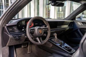 Grey Porsche 911 2024 in Vilnius, with an engine capacity of 4.00 L and mileage of 18 thousand km for 204900 €, photo 18 on AUTOMOTO.COM.LV