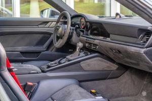 Grey Porsche 911 2024 in Vilnius, with an engine capacity of 4.00 L and mileage of 18 thousand km for 204900 €, photo 19 on AUTOMOTO.COM.LV
