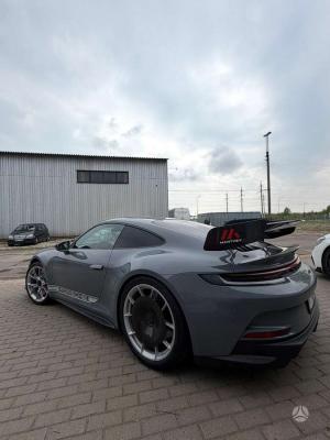 Grey Porsche 911 2024 in Vilnius, with an engine capacity of 4.00 L and mileage of 18 thousand km for 204900 €, photo 31 on AUTOMOTO.COM.LV