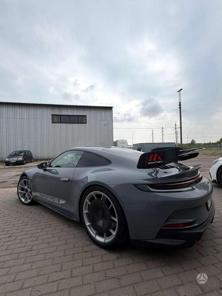 Grey Porsche 911 2024 in Vilnius, with an engine capacity of 4.00 L and mileage of 18 thousand km for 204900 €, photo 31 on AUTOMOTO.COM.LV