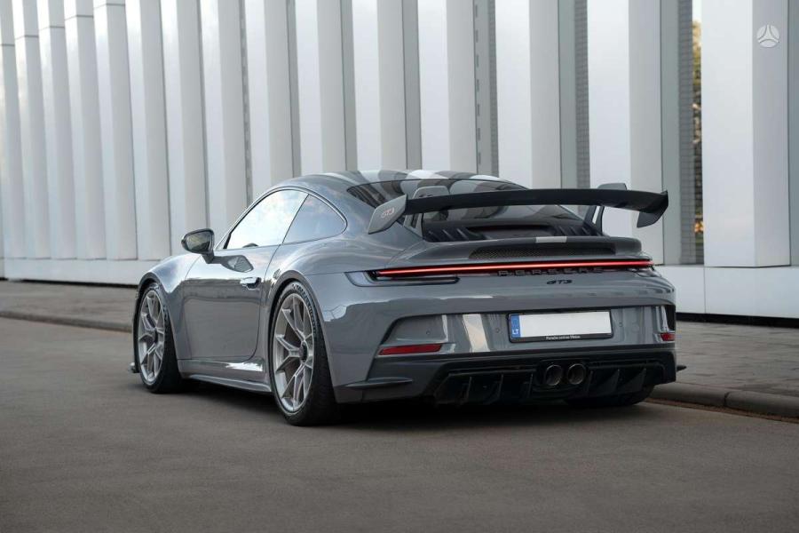 Grey Porsche 911 2024 in Vilnius, with an engine capacity of 4.00 L and mileage of 18 thousand km for 191900 €, photo 3 on AUTOMOTO.COM.LV