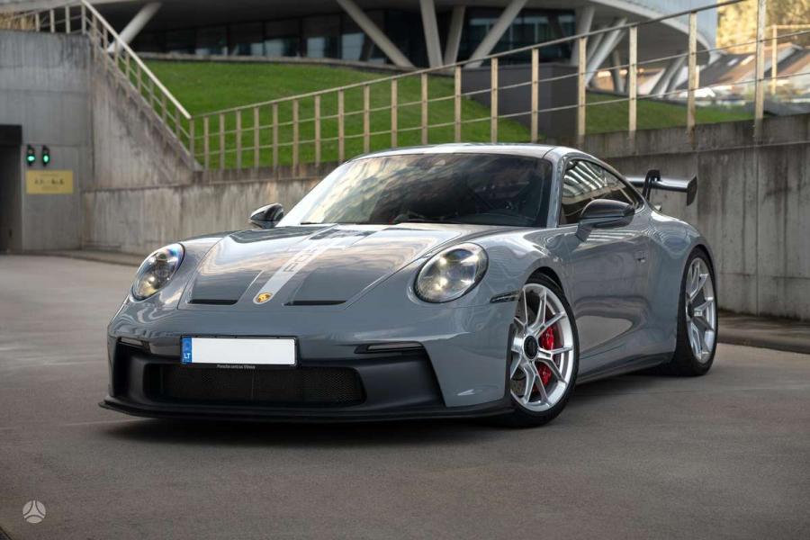 Grey Porsche 911 2024 in Vilnius, with an engine capacity of 4.00 L and mileage of 18 thousand km for 191900 €, photo 8 on AUTOMOTO.COM.LV