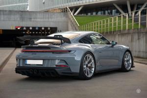 Grey Porsche 911 2024 in Vilnius, with an engine capacity of 4.00 L and mileage of 18 thousand km for 191900 €, photo 9 on AUTOMOTO.COM.LV