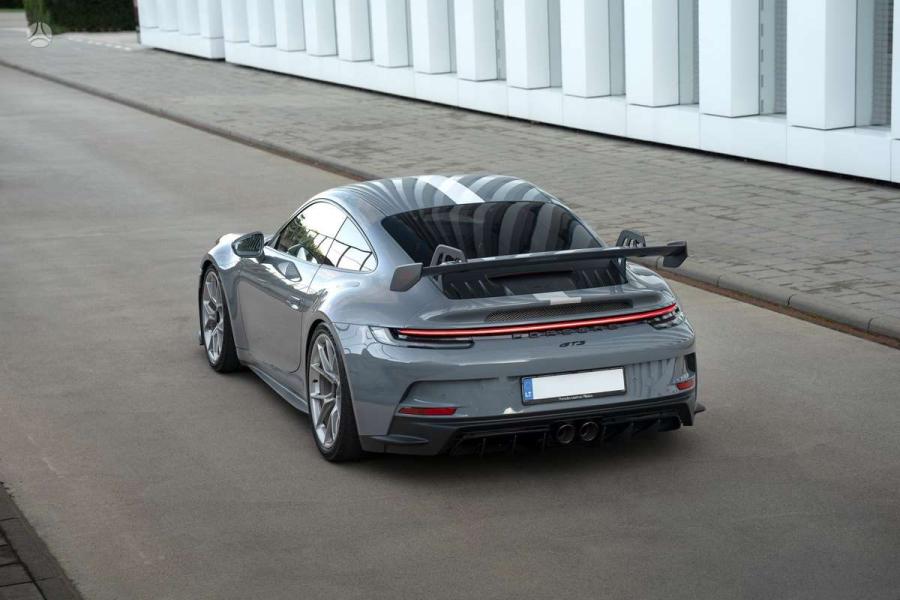 Grey Porsche 911 2024 in Vilnius, with an engine capacity of 4.00 L and mileage of 18 thousand km for 191900 €, photo 11 on AUTOMOTO.COM.LV