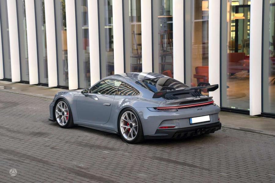 Grey Porsche 911 2024 in Vilnius, with an engine capacity of 4.00 L and mileage of 18 thousand km for 191900 €, photo 15 on AUTOMOTO.COM.LV